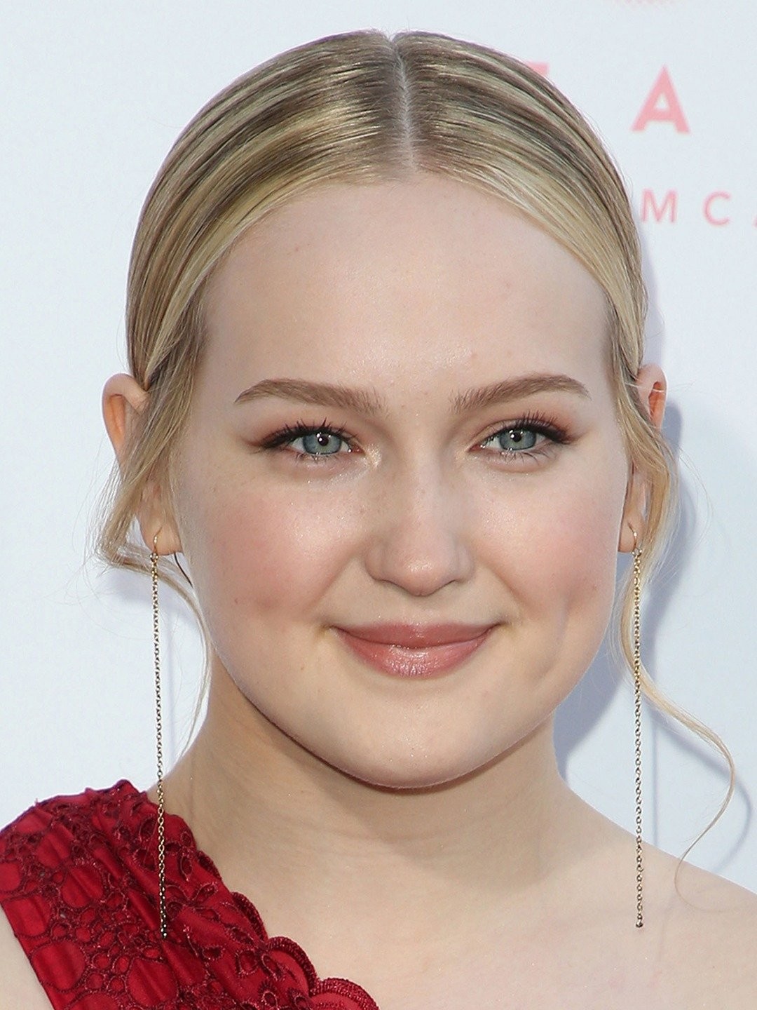 Emma Howard's Instagram, Twitter & Facebook on IDCrawl