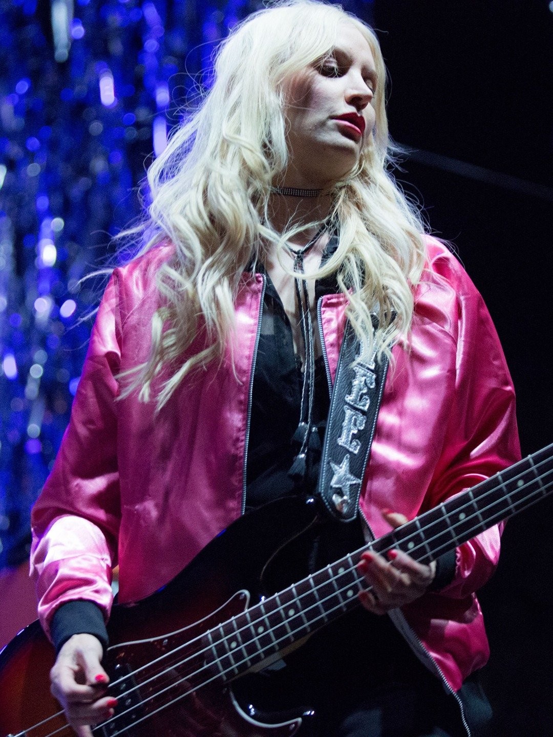 Jennie Vee Pictures | Rotten Tomatoes