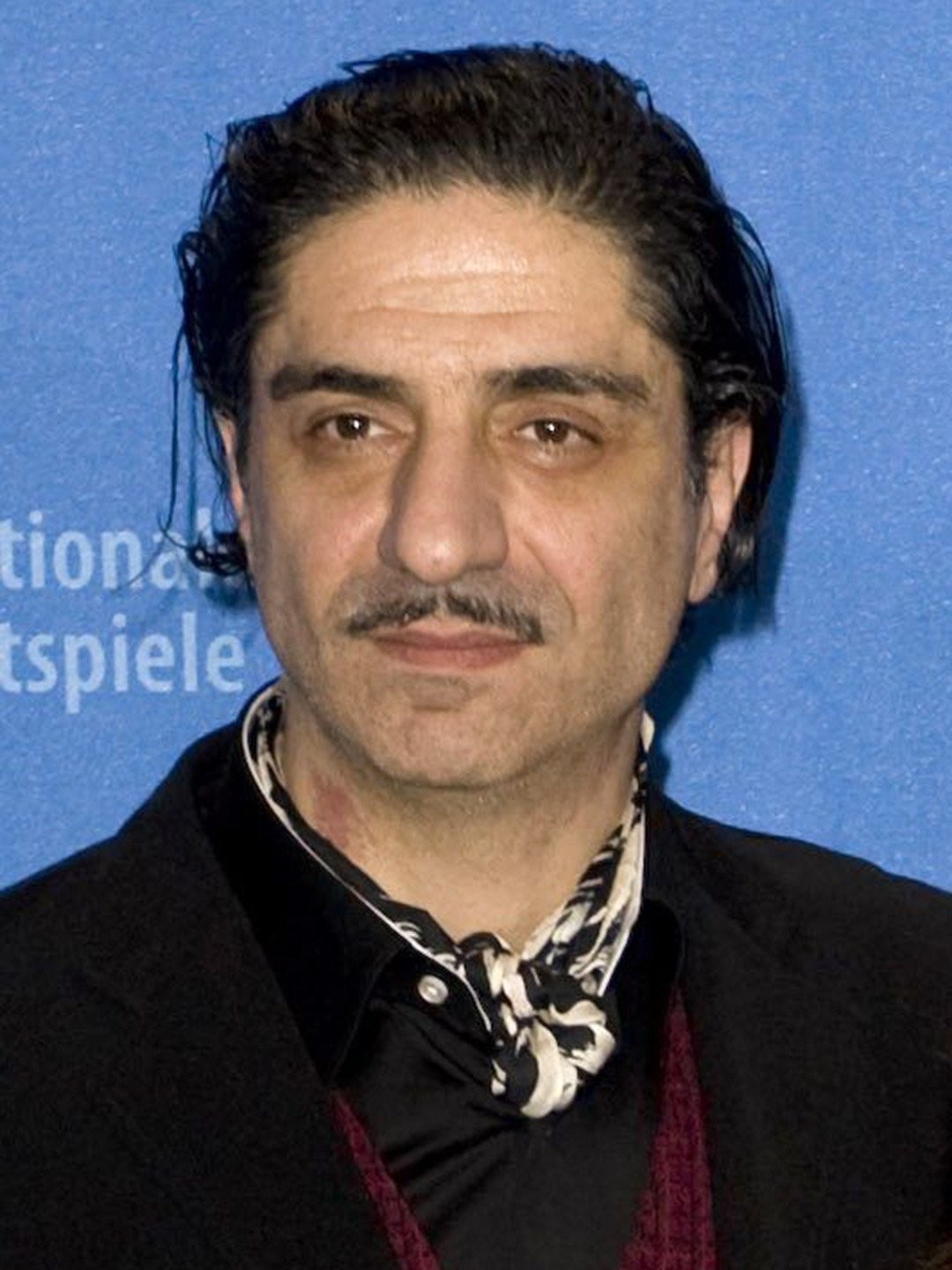 Simon Akbarian Pictures | Rotten Tomatoes