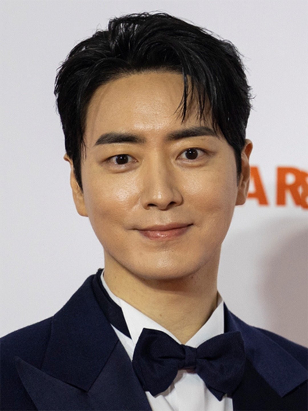 Lee Jun-hyuk Pictures | Rotten Tomatoes