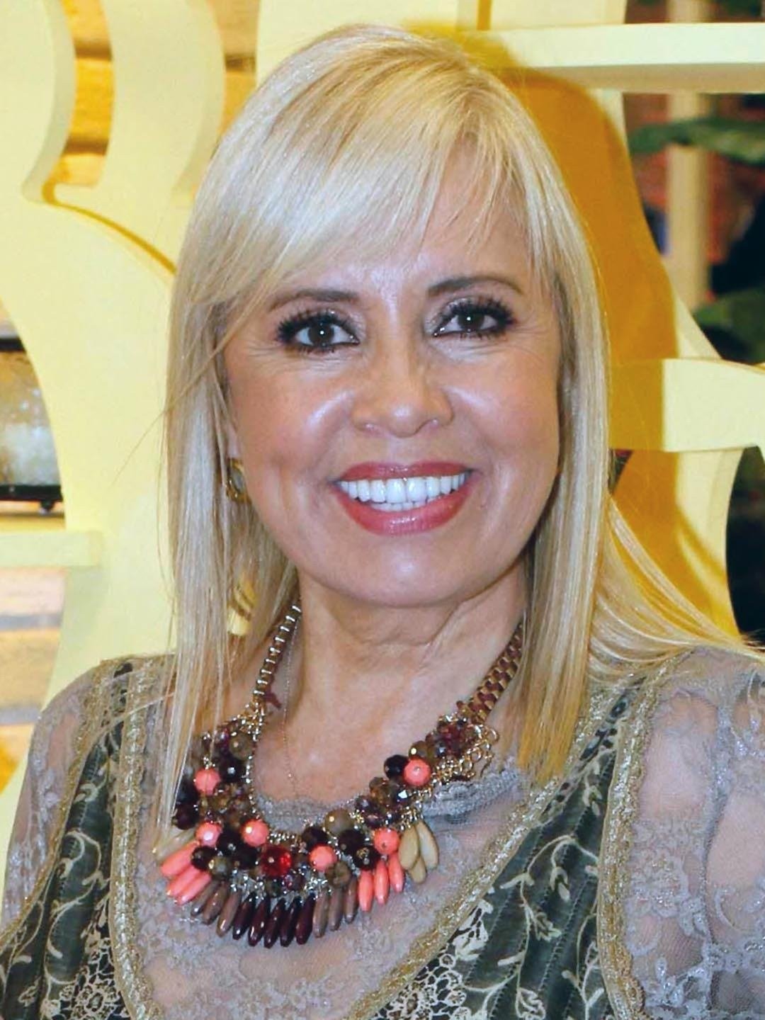 Carla Estrada's Instagram, Twitter & Facebook on IDCrawl