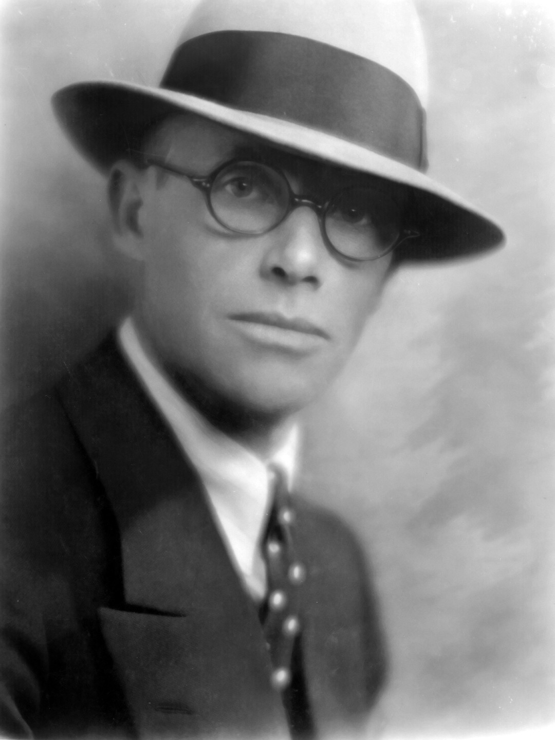 Robert Yost Pictures | Rotten Tomatoes