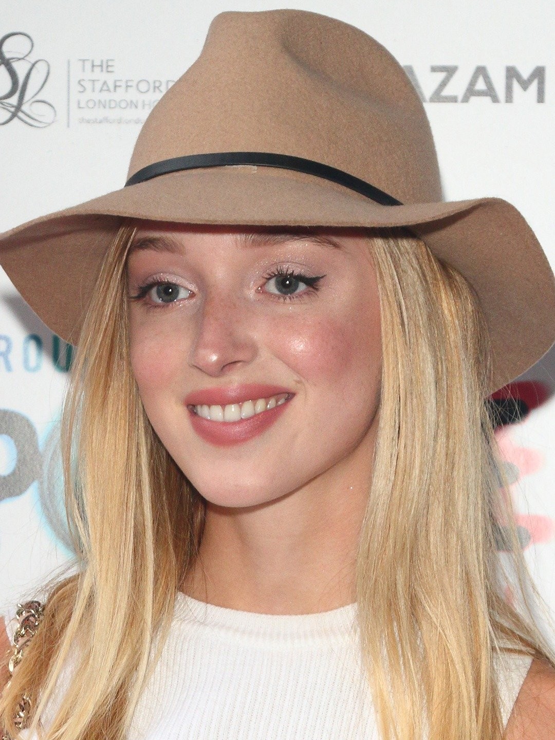 Phoebe Dynevor Pictures | Rotten Tomatoes