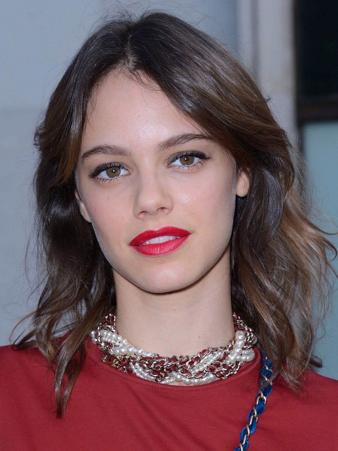 Laura Neiva Pictures | Rotten Tomatoes