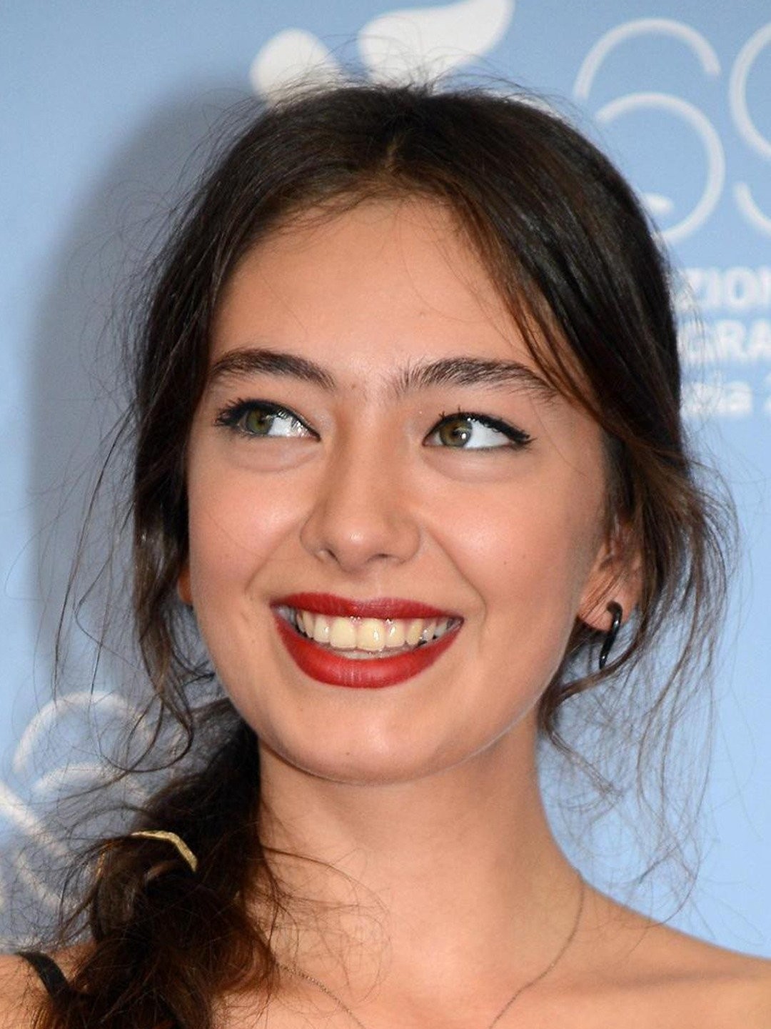 Neslihan Atagül Pictures | Rotten Tomatoes