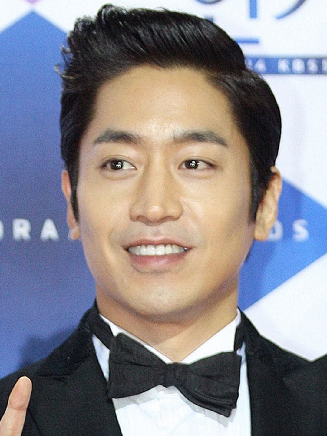 Mun Jung-hyuk Pictures | Rotten Tomatoes