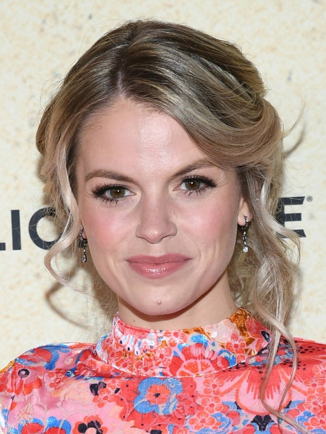 Elle Roberts Pictures | Rotten Tomatoes