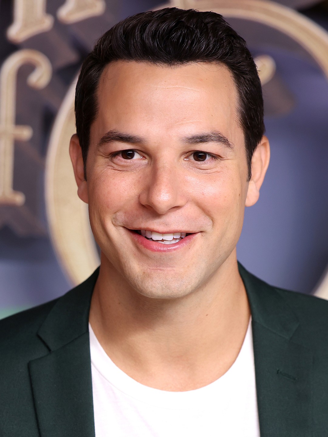 Skylar Astin Pictures | Rotten Tomatoes