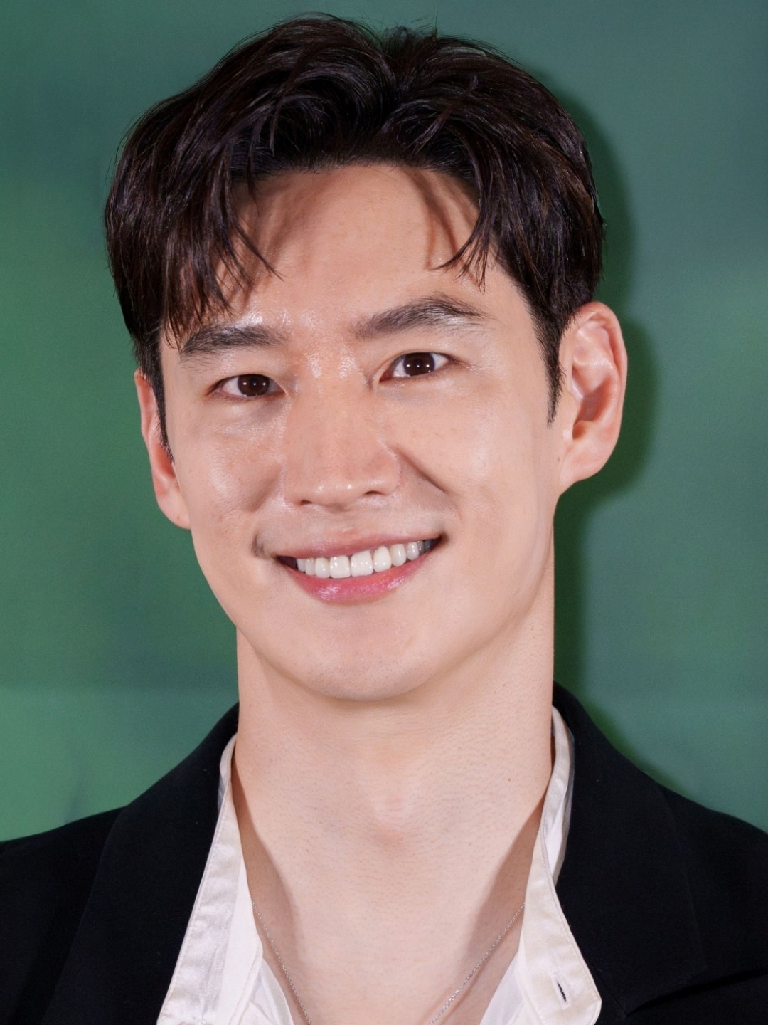 Lee Je-hoon Pictures | Rotten Tomatoes