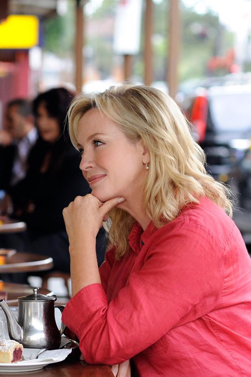 Answering the Call Pictures | Rotten Tomatoes