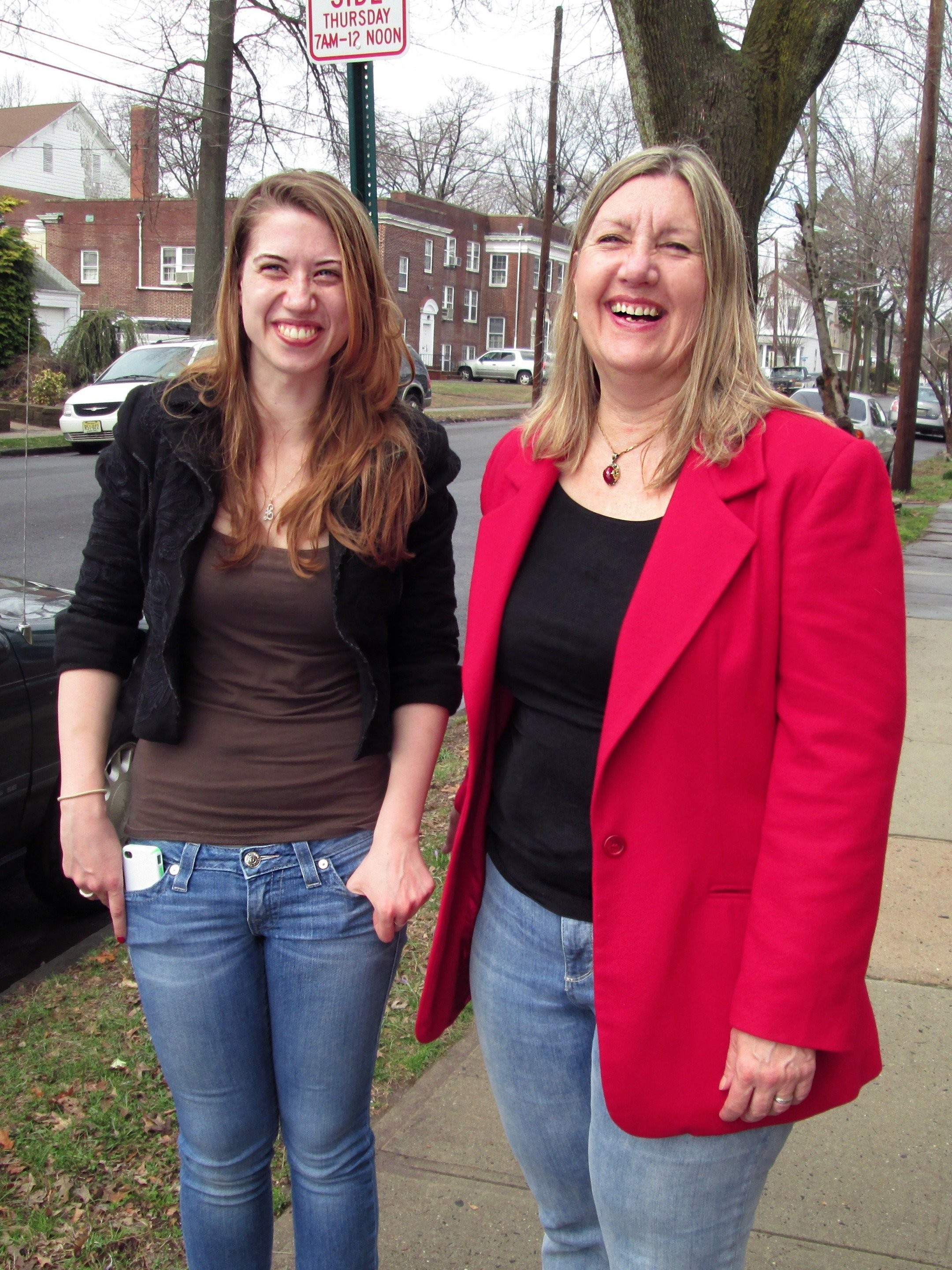 Digging Up Trouble Pictures - Rotten Tomatoes