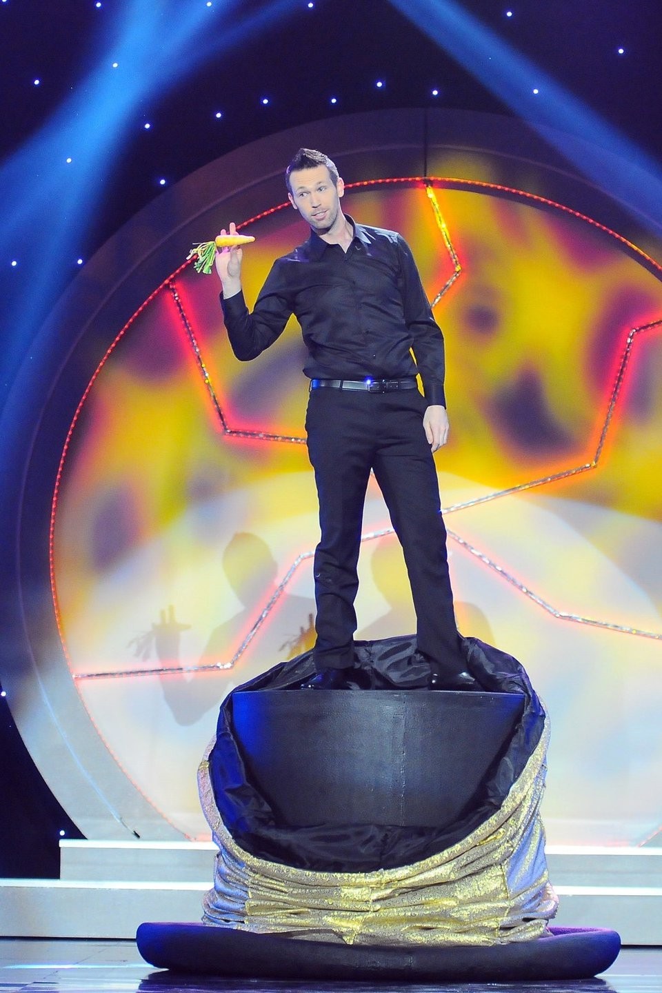 Very Sharp Objects and Flying Pianos Pictures | Rotten Tomatoes