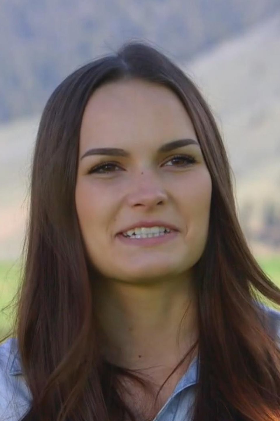 Tiny Newlywed Nest Pictures | Rotten Tomatoes