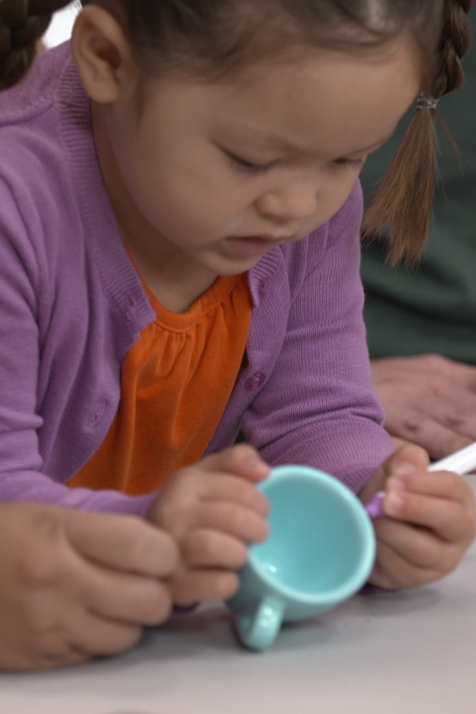 Alice in Wonderland: Teacup Lamp Pictures | Rotten Tomatoes