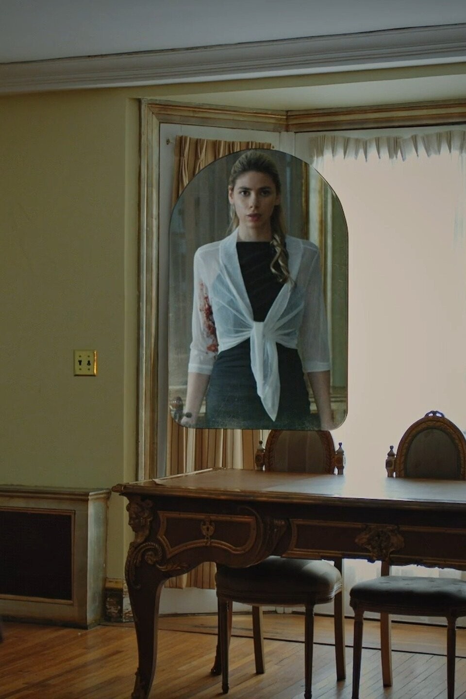 The Murder Mirror Pictures | Rotten Tomatoes