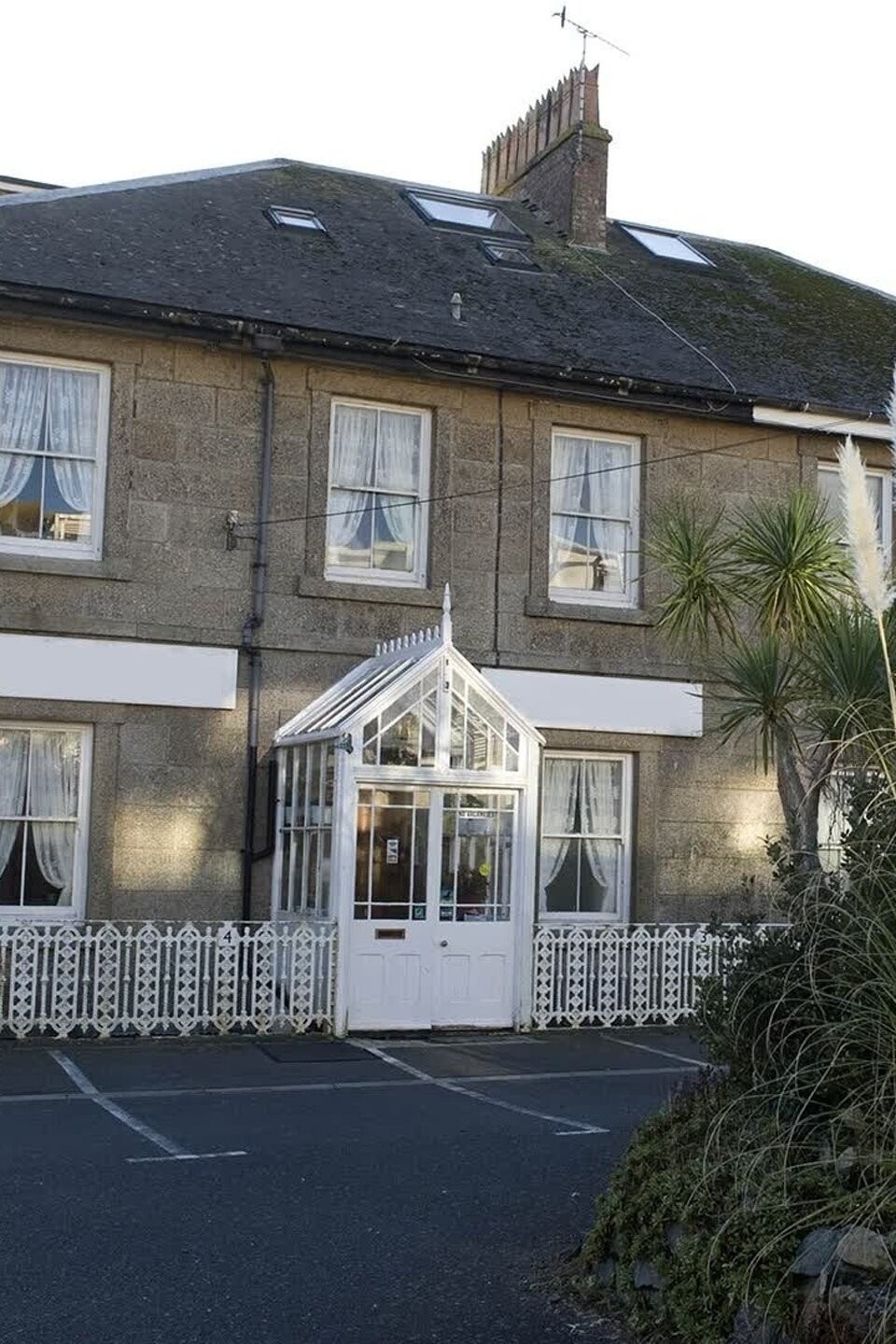 The Swan Inn Pictures | Rotten Tomatoes