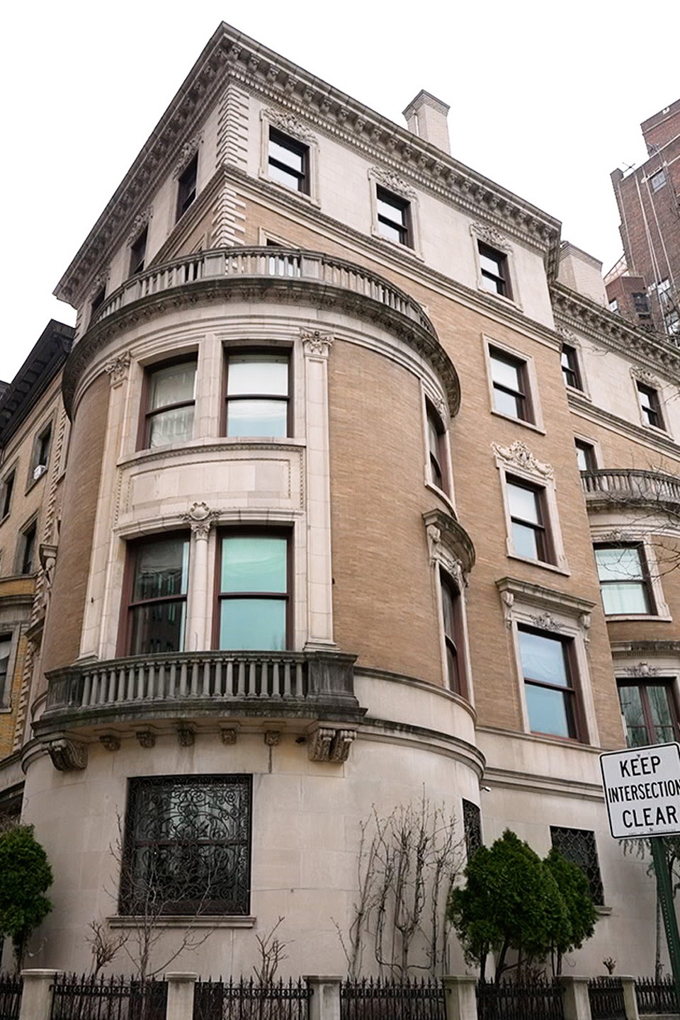 Stunning and Surprising Homes Pictures | Rotten Tomatoes