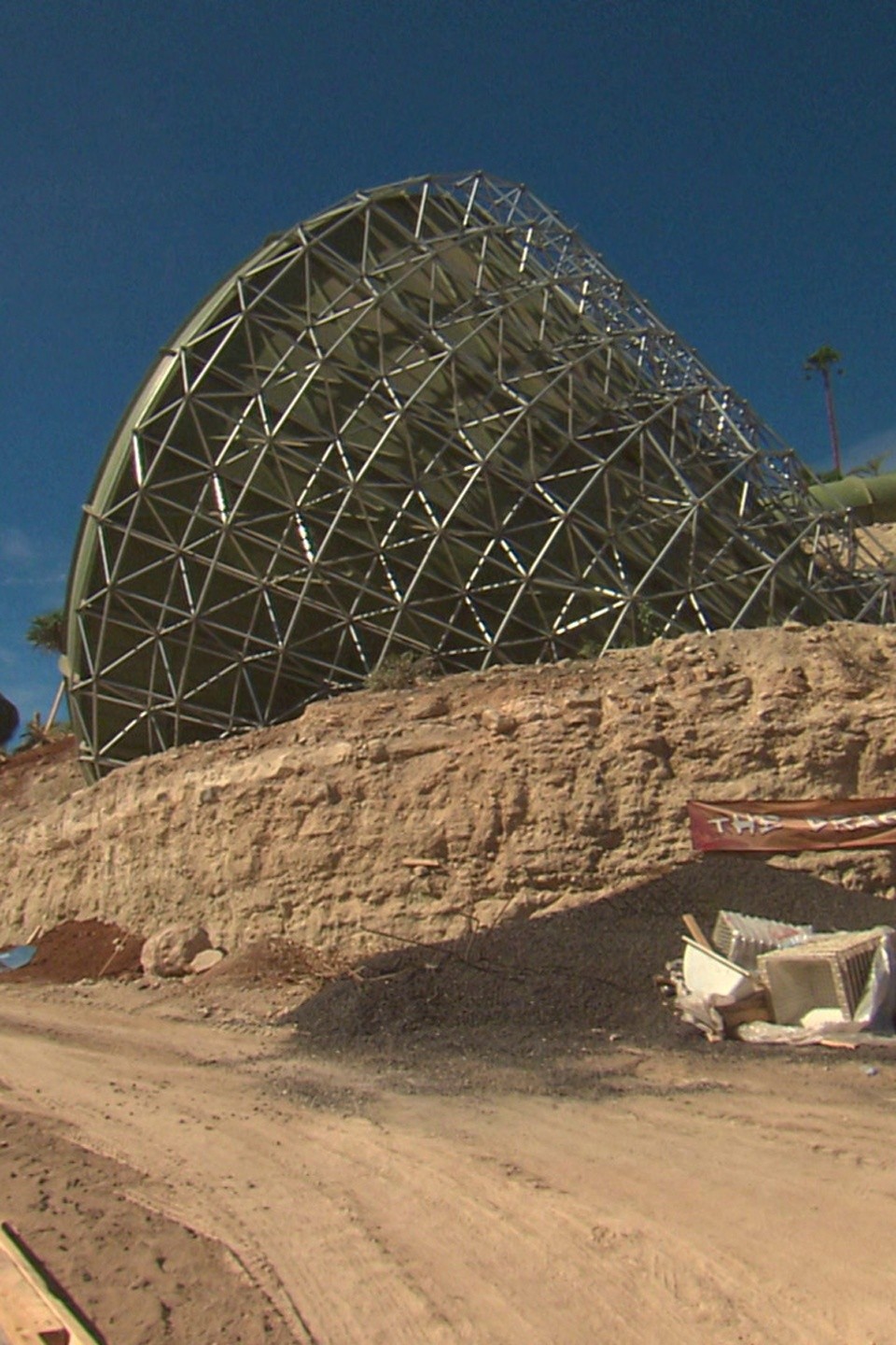 Extreme Wave Machine Pictures | Rotten Tomatoes