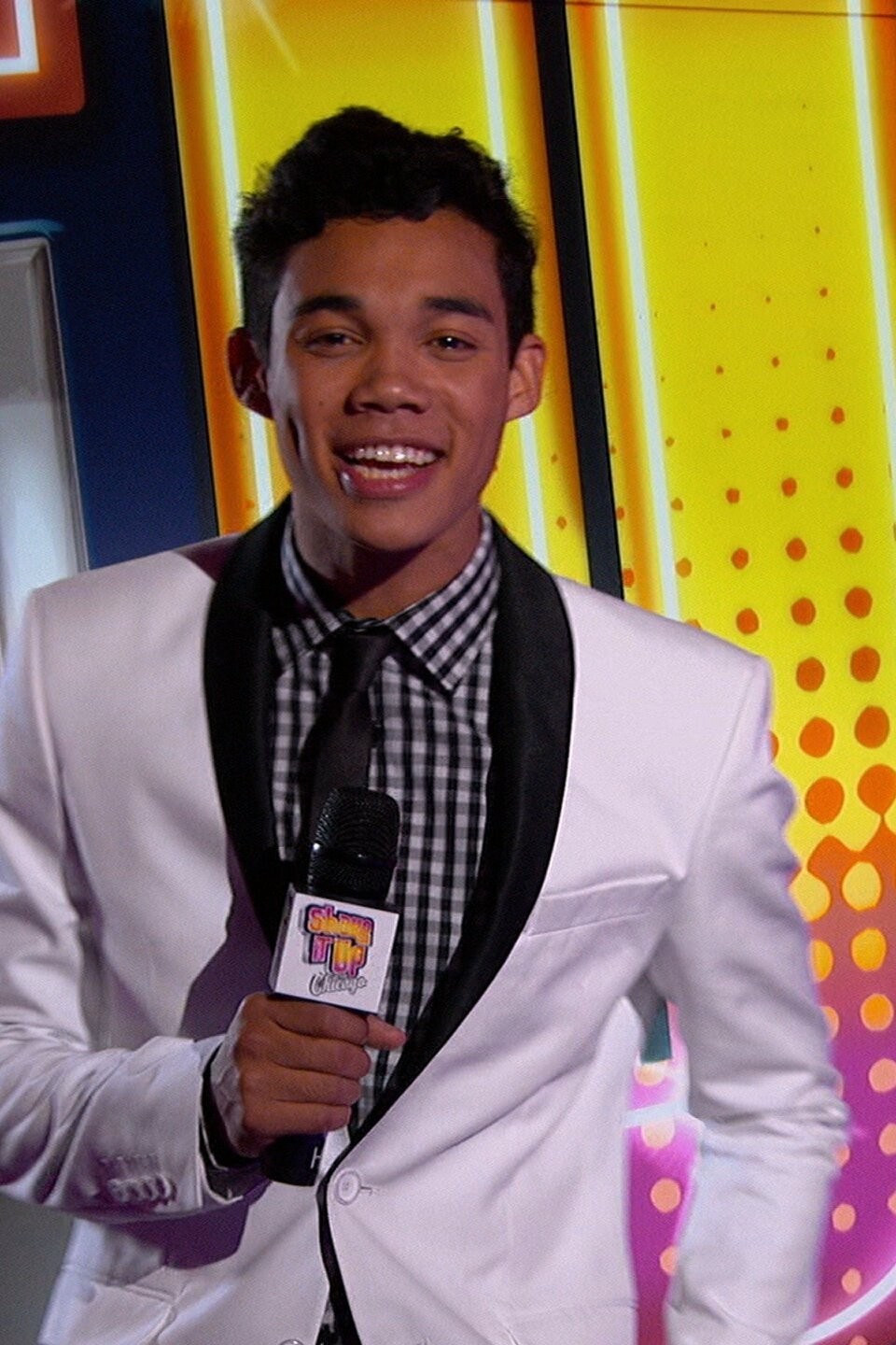 Leo Howard And Zendaya Kiss On Shake It Up