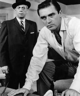 Robert Strauss Actor