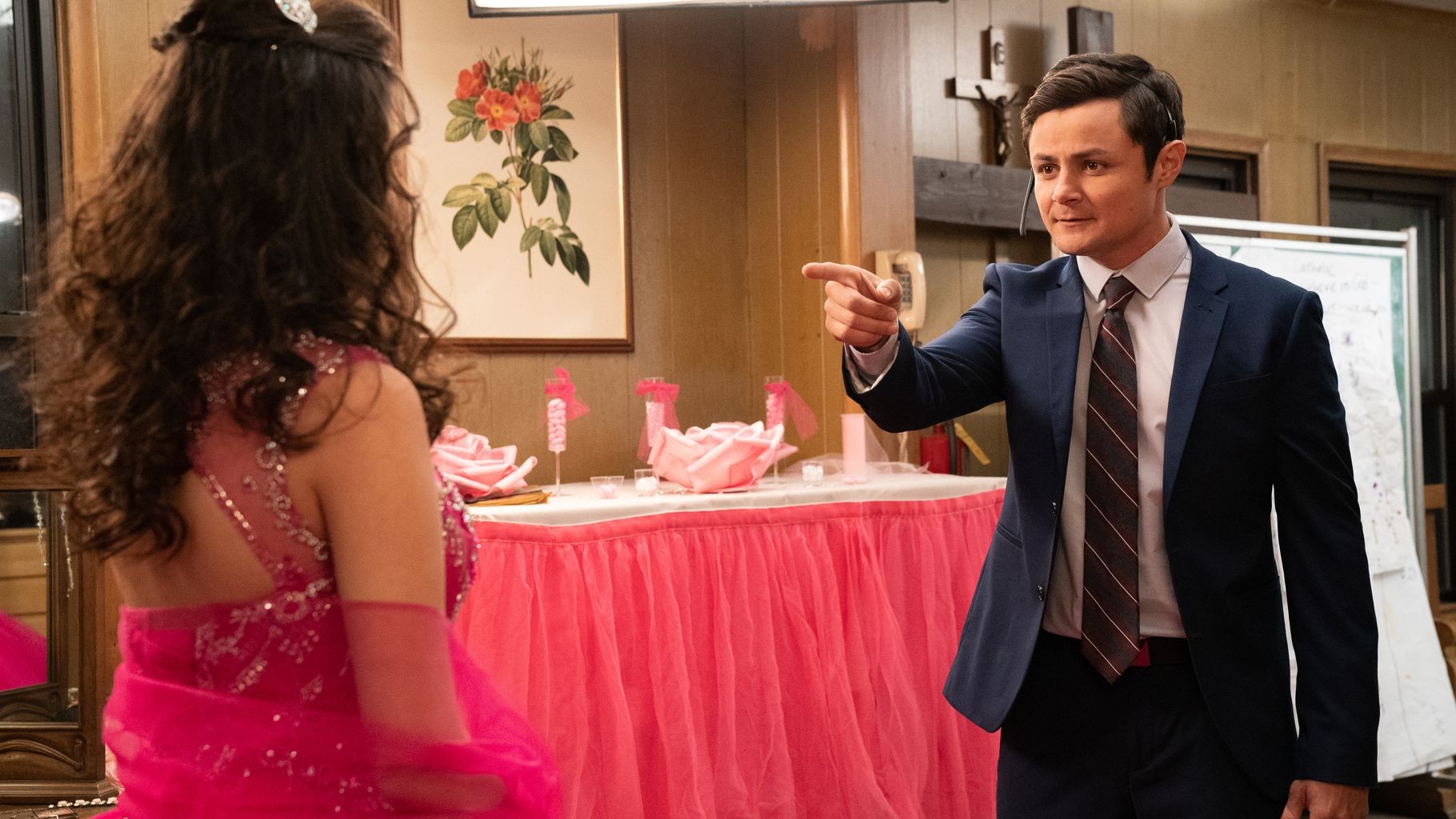 Alternatino With Arturo Castro: Season 1 Trailer - Rotten Tomatoes