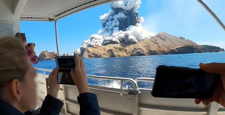 The Volcano: Rescue From Whakaari - Rotten Tomatoes