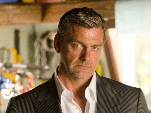 Ray Stevenson Gan Léine