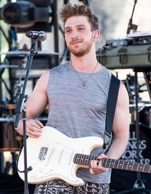 Two Feet | Rotten Tomatoes