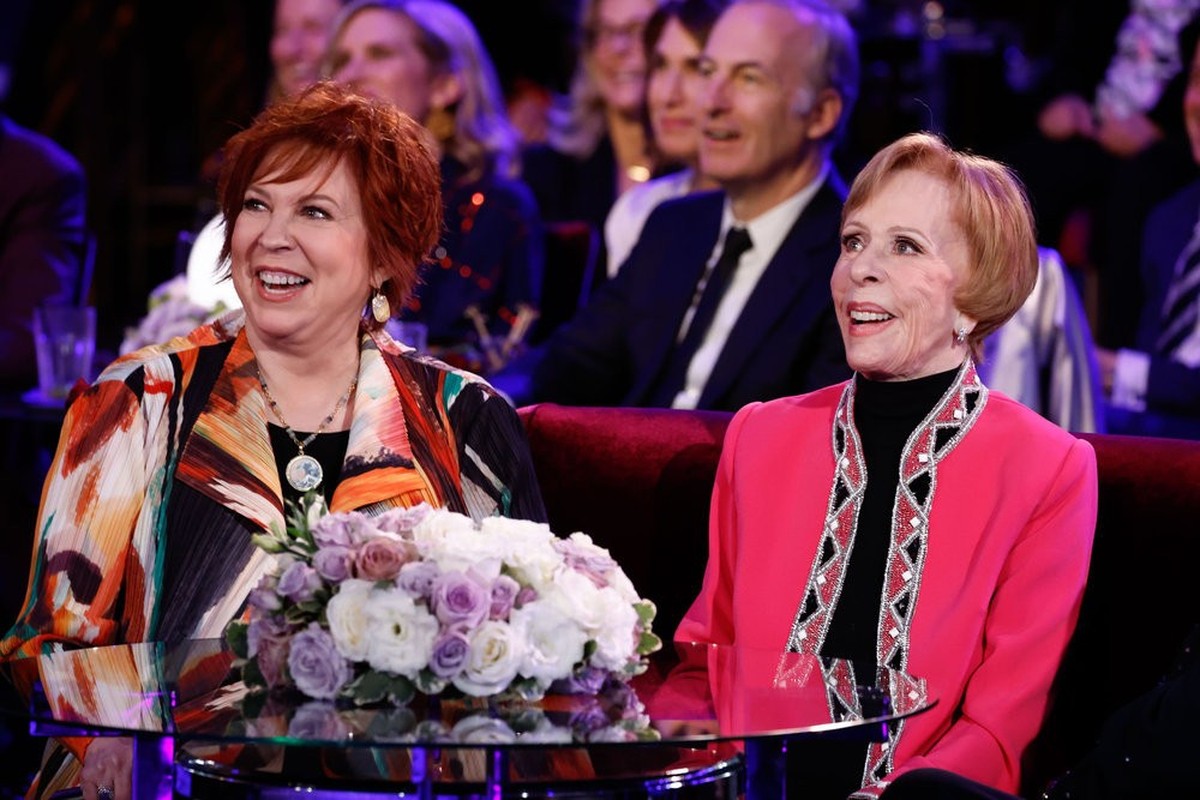 Carol Burnett: 90 Years of Laughter + Love | MovieTickets