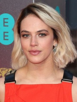 Jessica Brown Findlay Rood Haar The Flatshare: Komische Dramaserie Van