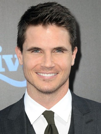 robbie amell