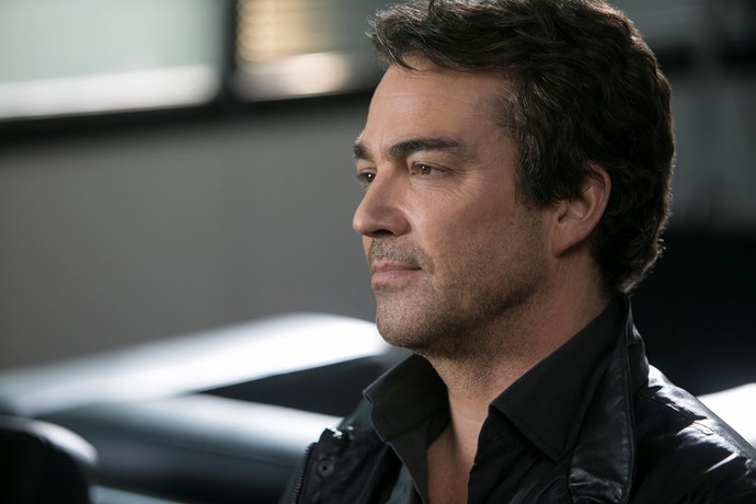 Jon Tenney 2013