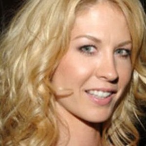 Courting Alex: Season 1, Episode 1 - Rotten Tomatoes