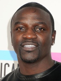 akon close