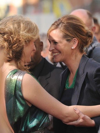 Larry Crowne Cast Hanks,Julia Roberts Attend Premiere Of 'Larry